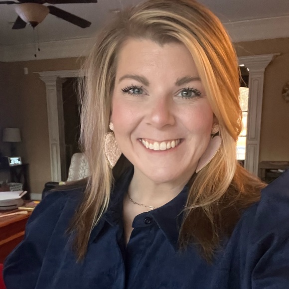 Erica's Closet (@erica_hennessee) | Poshmark